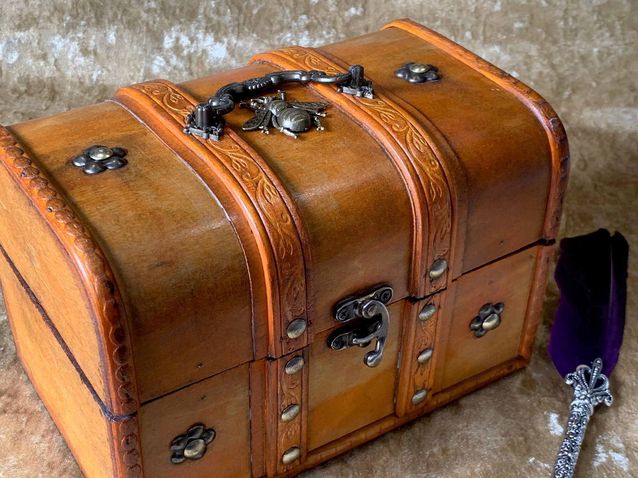 Bee Bronze Dice Chest Antique Look Dungeons & Dragons, Witchcraft
