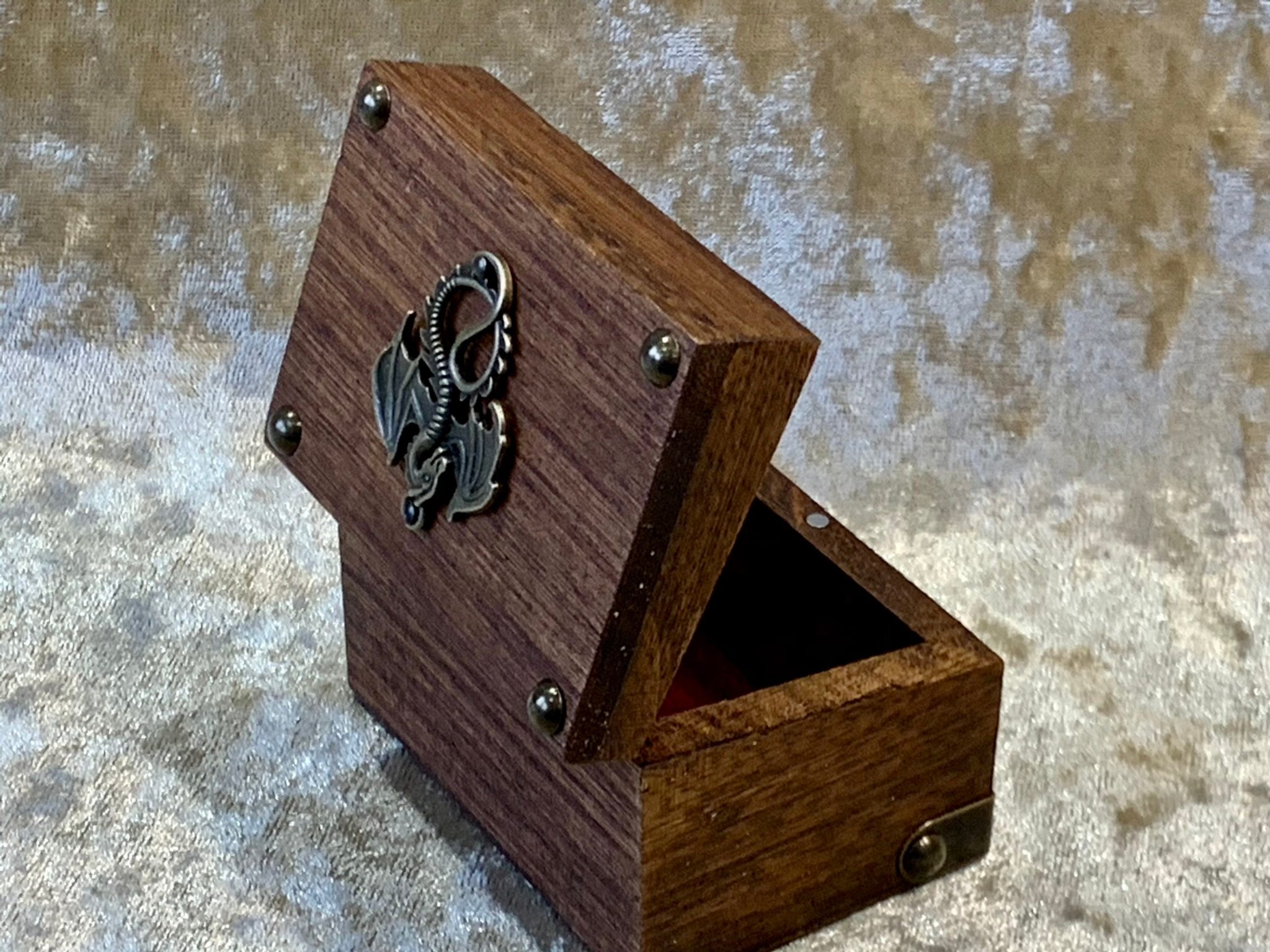 Dungeons and Dragons Tiny Dice Chest box and DnD Mini Box