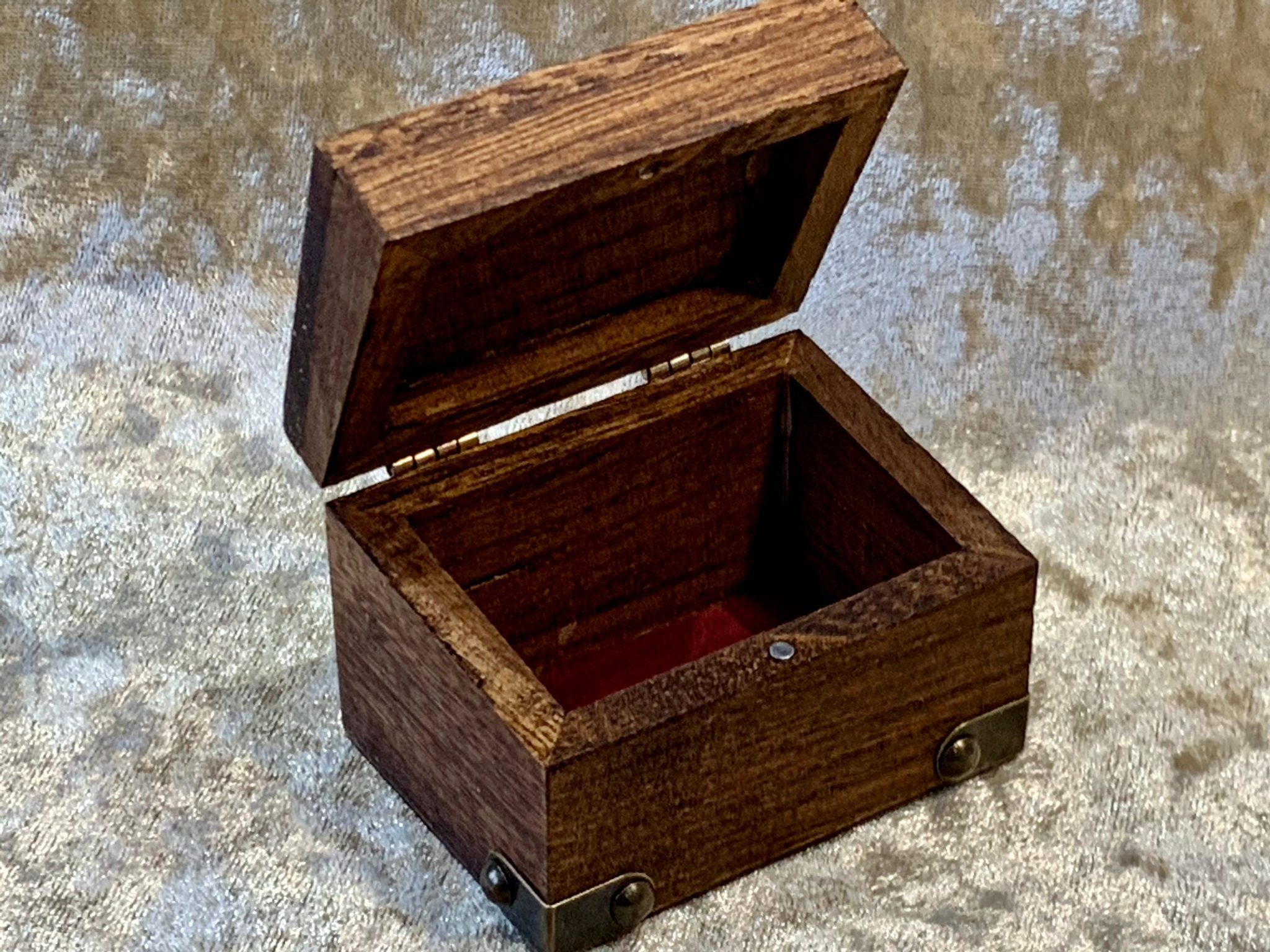 Dungeons and Dragons Tiny Dice Chest box and DnD Mini Box