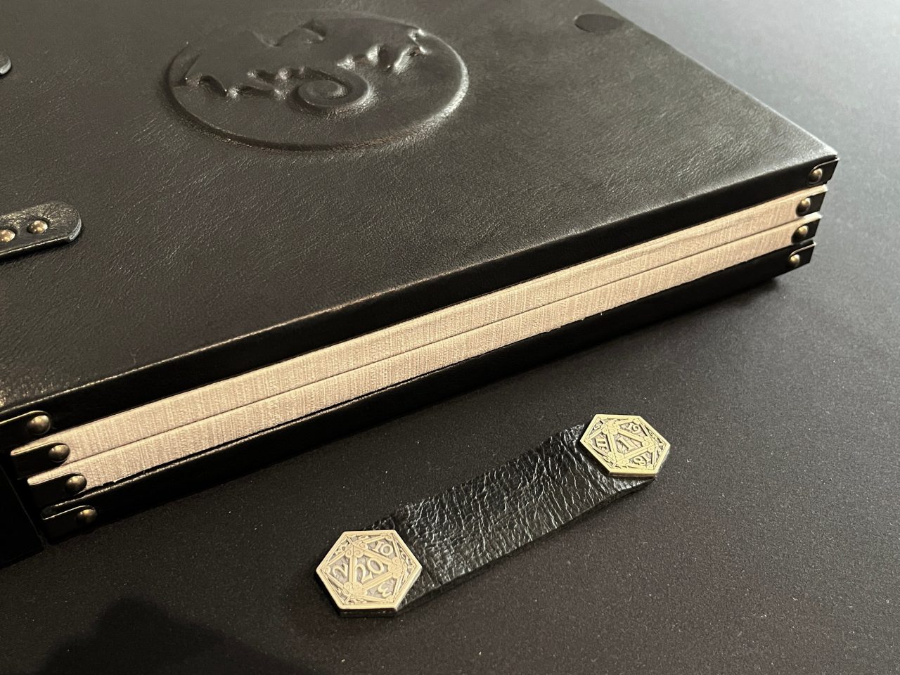 DM Screen Dragon Book Crit D20 Coin Story Book Genuine Leather Tome ...
