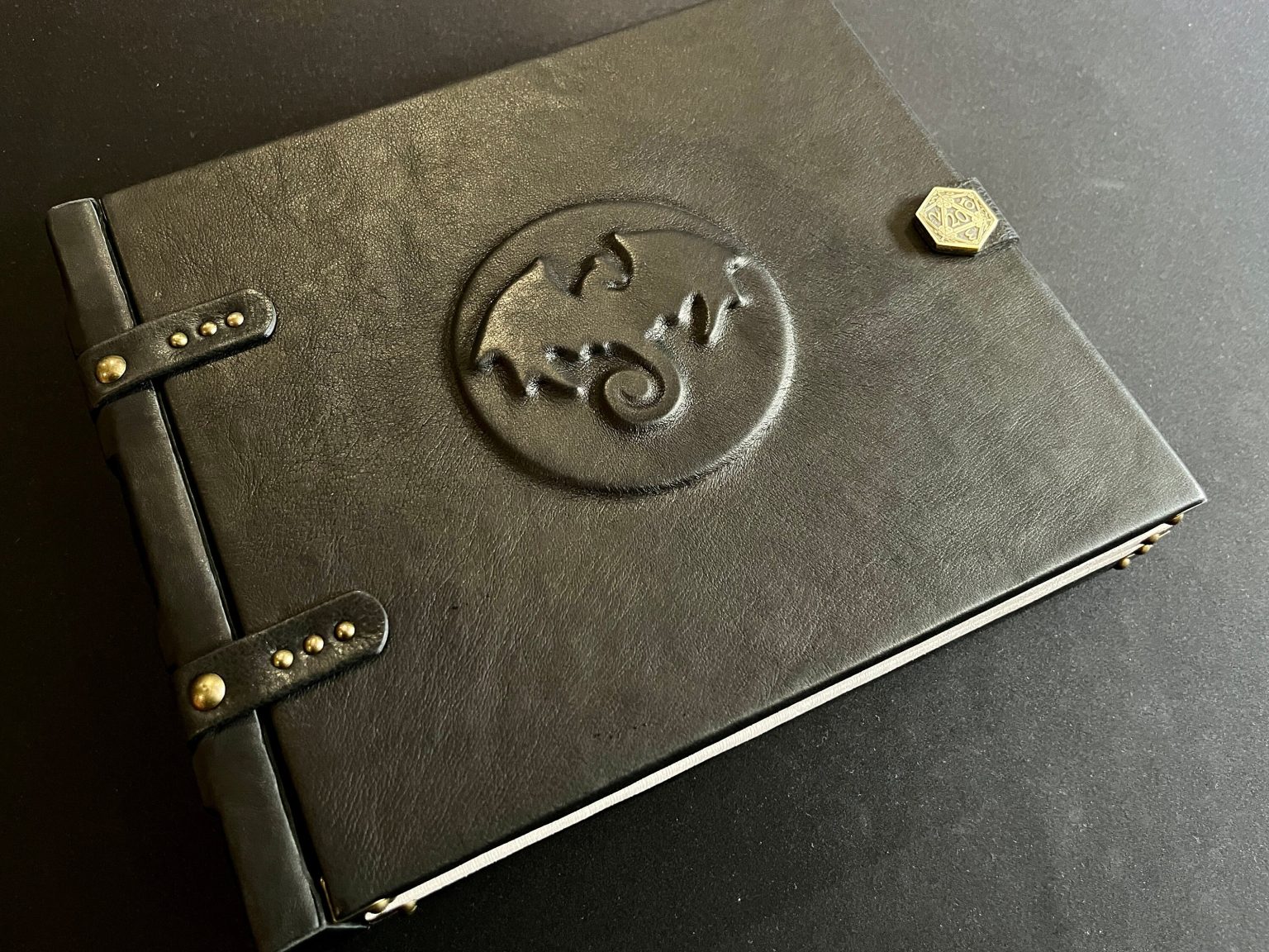 DM Screen Dragon Book Crit D20 Coin Story Book Genuine Leather Tome ...