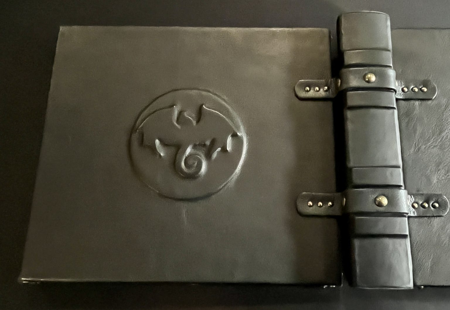 DM Screen Dragon Book Crit D20 Coin Story Book Genuine Leather Tome ...