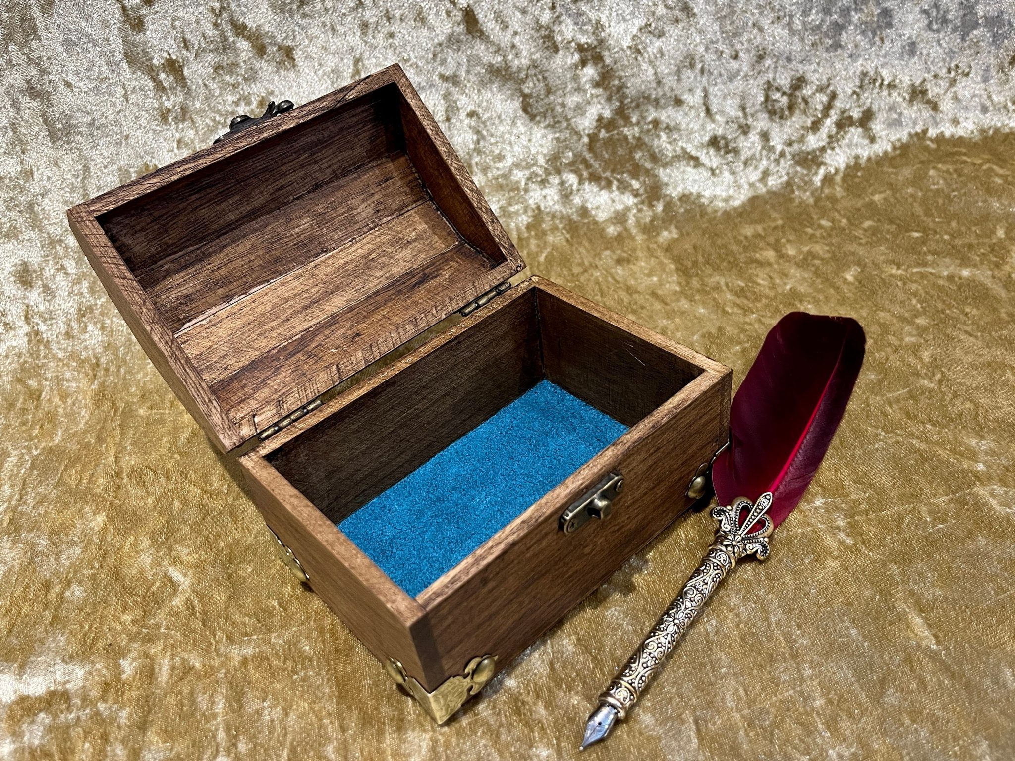 Fantasy Wooden dice Chest and Dice Box for Dungeons and Dragons Gift