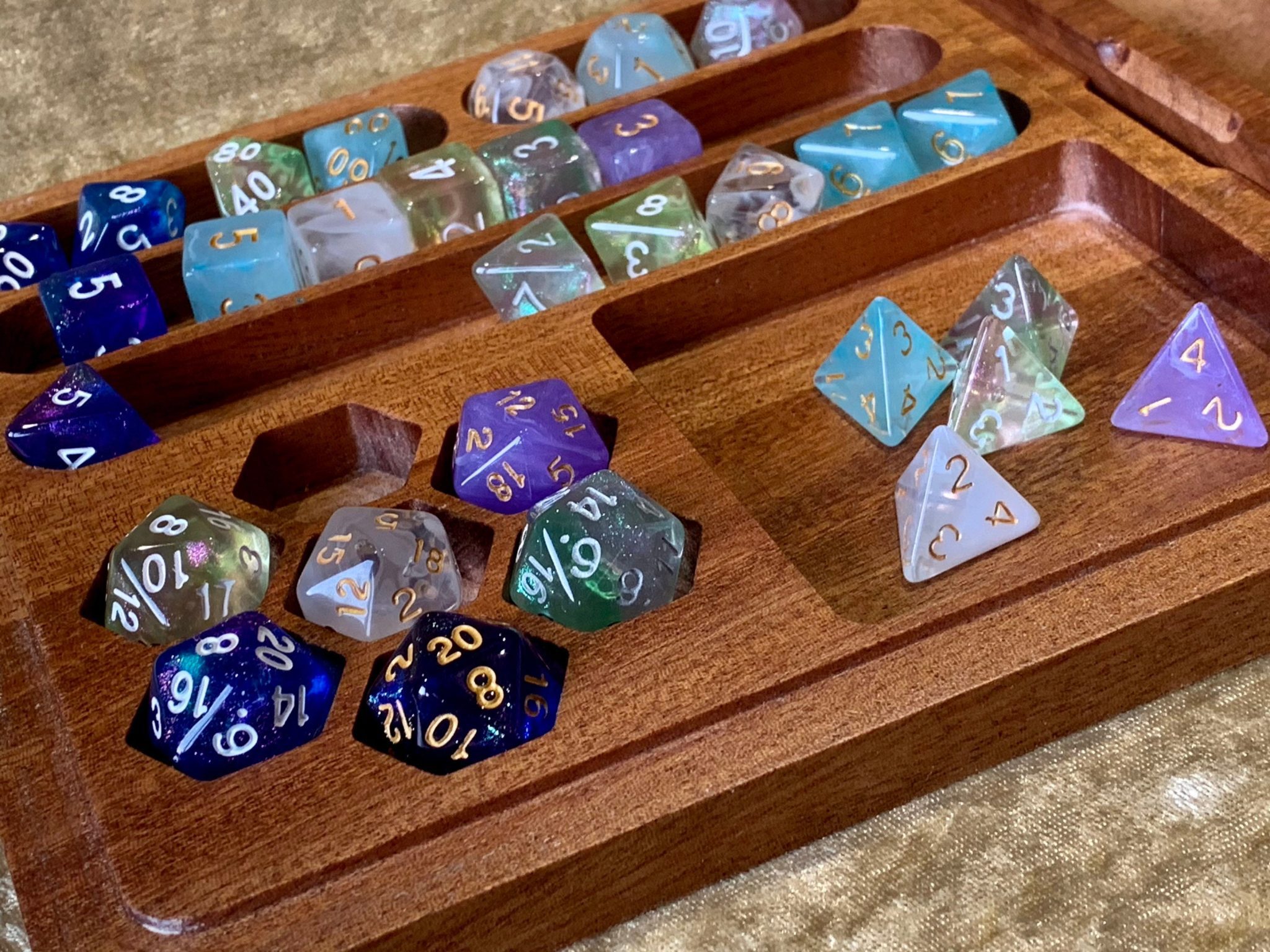 Grade B Solid Dark Wood Magnetic Close Dice Box, Dice Vault, Dice Tray ...